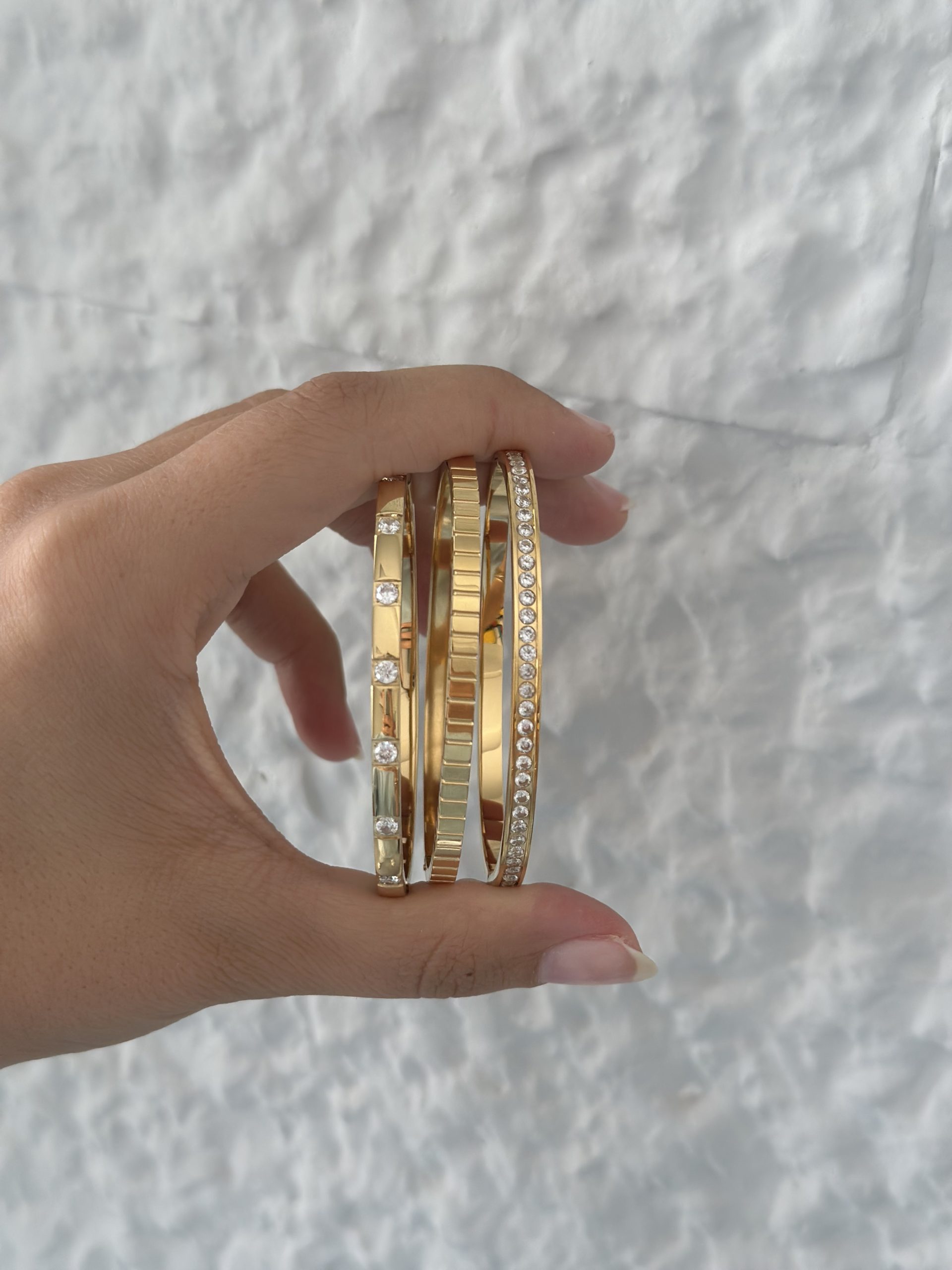 Circle shape zircon bangle - TheJewel